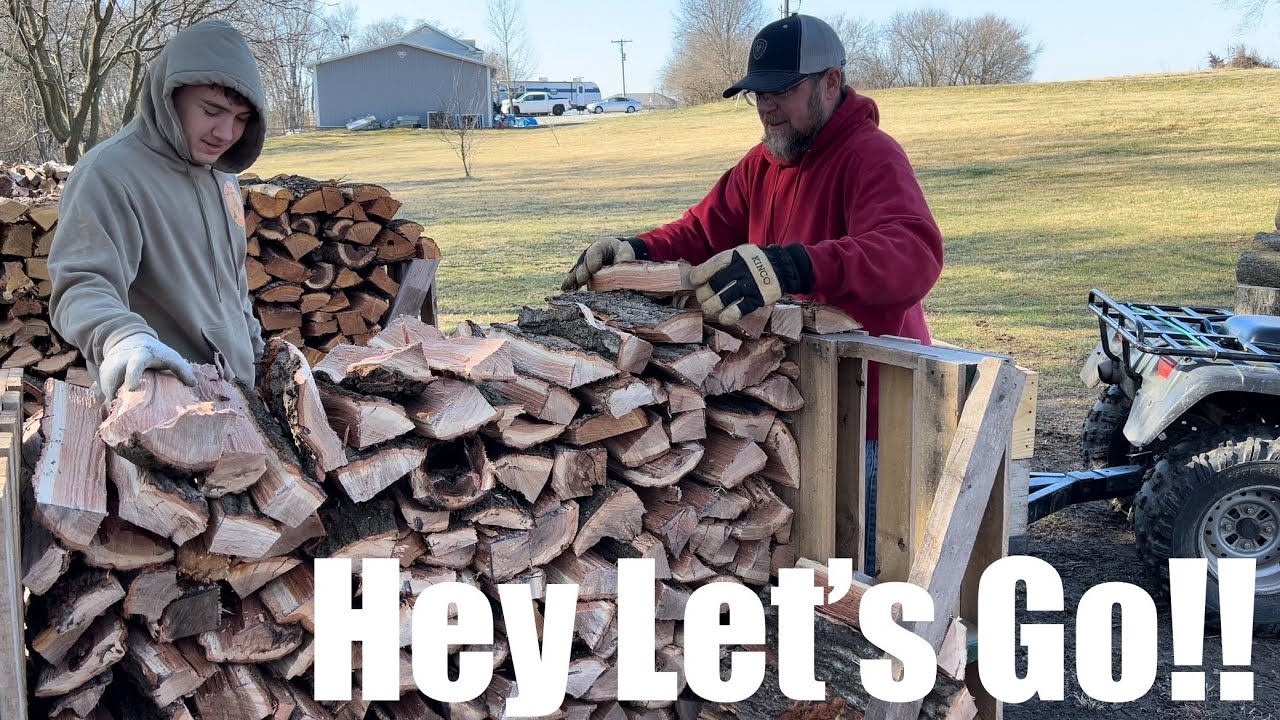 Getting Caught Up On Oak!! Splitting & Stacking With New Help!#firewood #freefirewood - YouTube