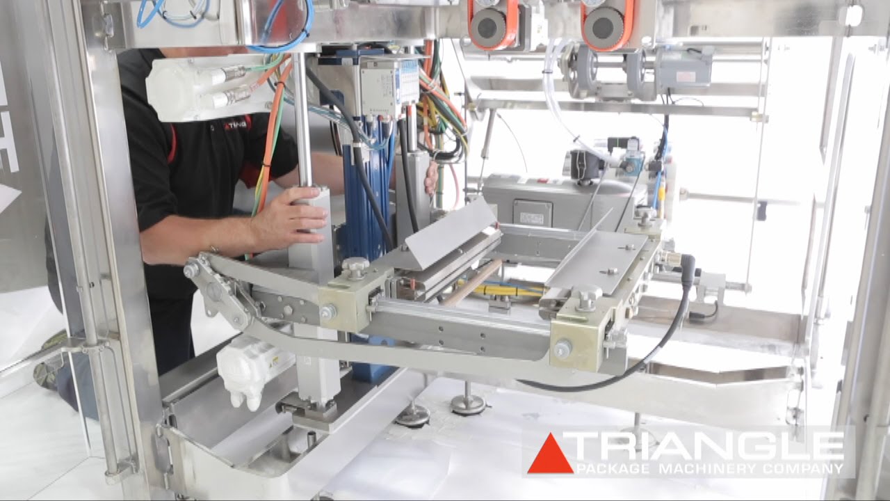 Triangle XY RJ vffs bagger - YouTube