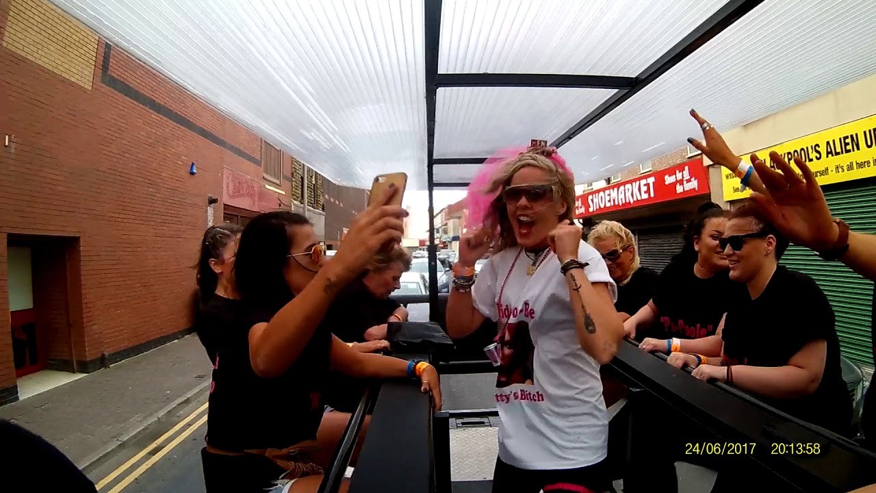 blackpool hen party goes viral - YouTube
