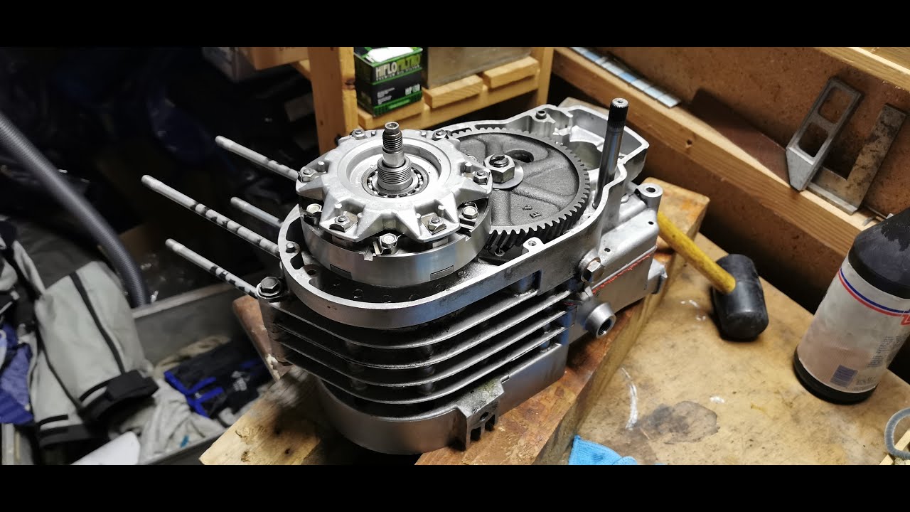 MZ ETZ 250 / 300 Motor zusammenbauen Teil1 | 4k - YouTube