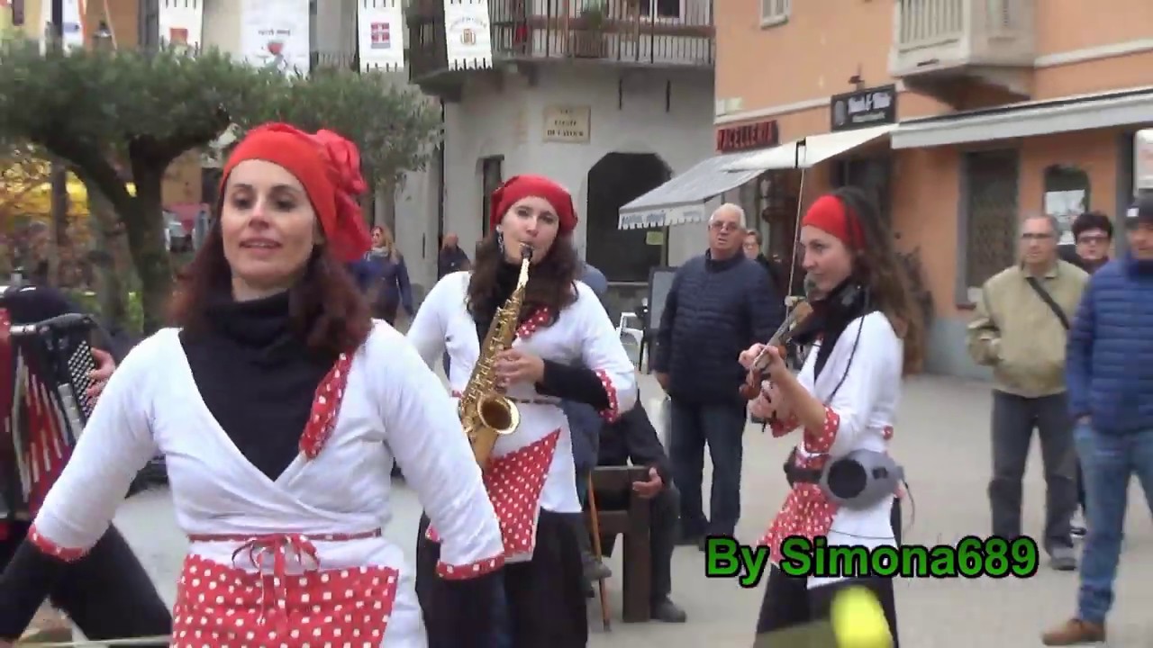 "PRISMA BAND", intrattenimento in Piazza, Cavour, 40° TuttoMele - YouTube