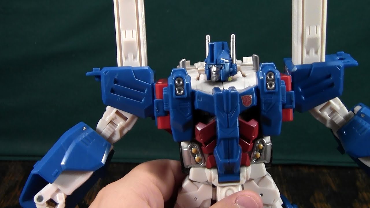 Transformers Combiner Wars Ultra Magnus Review (Leader Minimus Ambus ...