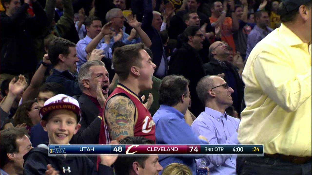 The Cavs Bring The Crowd To Its Feet In The 3rd Quarter! - YouTube