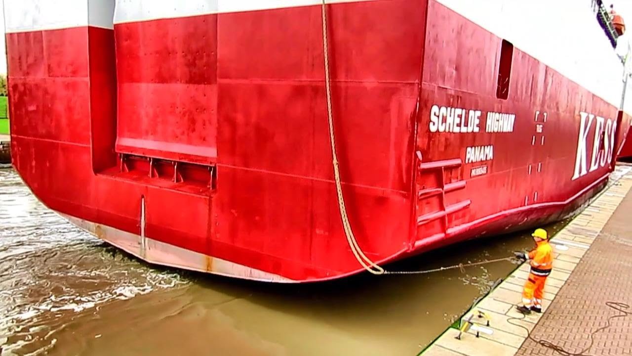 Schelde Highway H9DC IMO 9065405 passing GRAND DUKE 3ECP7 Emden Germany ...