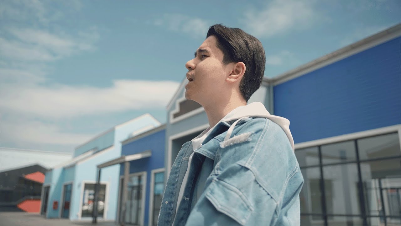 CHITSWIFT - แค่ไม่กี่คน [Official MV] - YouTube