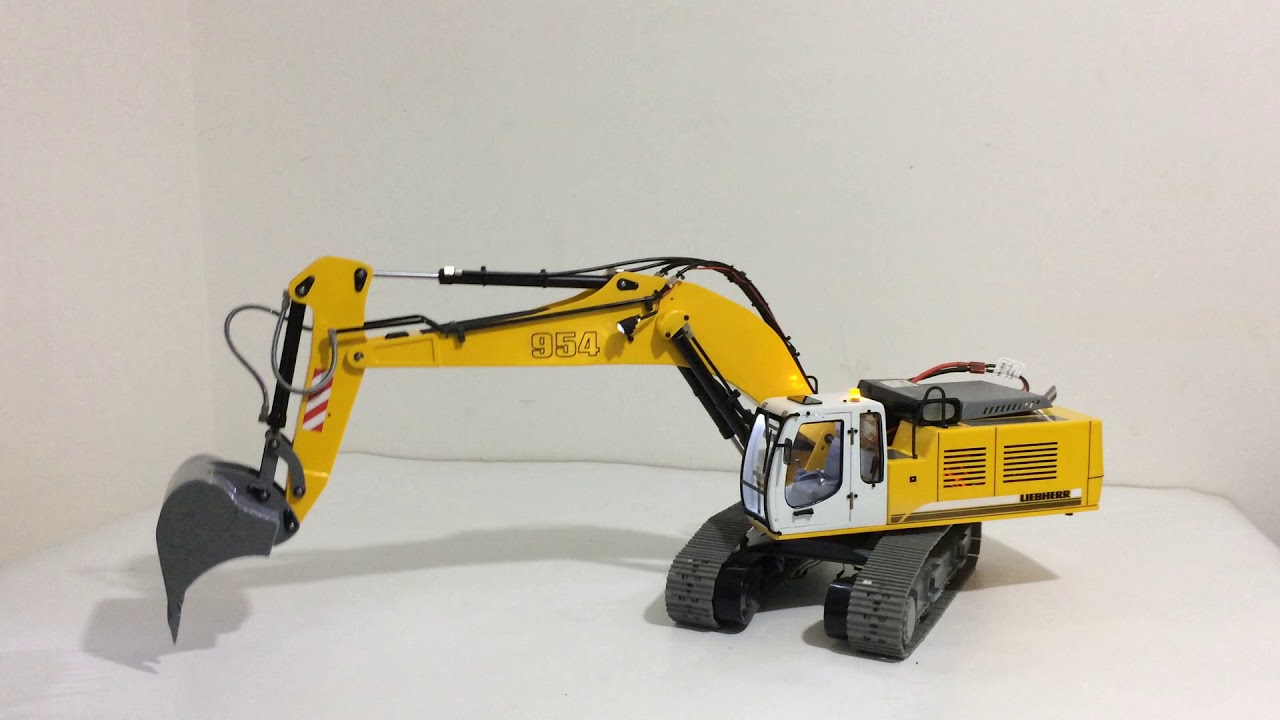 1/12 rc Liebherr excavator model 954PRO rotate in place - YouTube