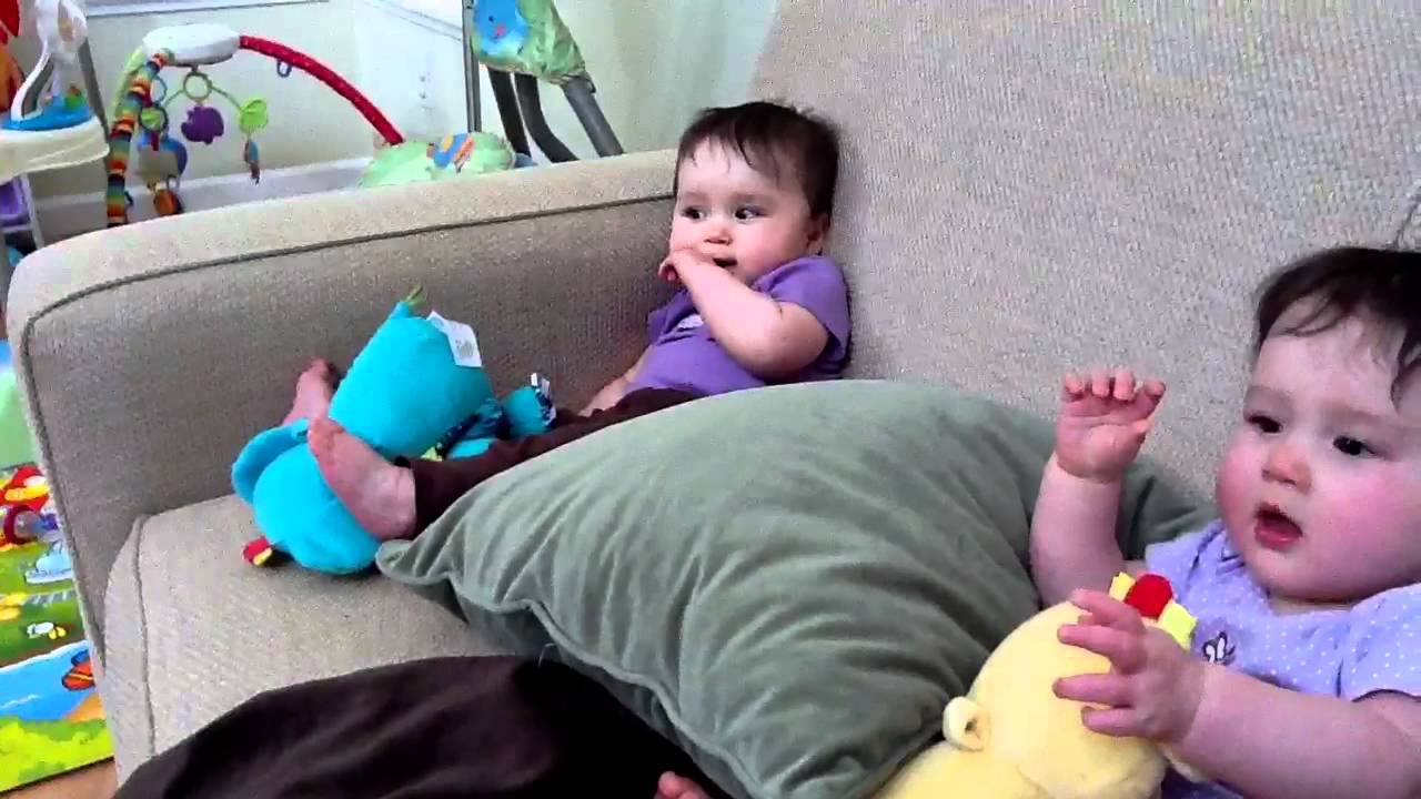 Shin twins giggle - YouTube