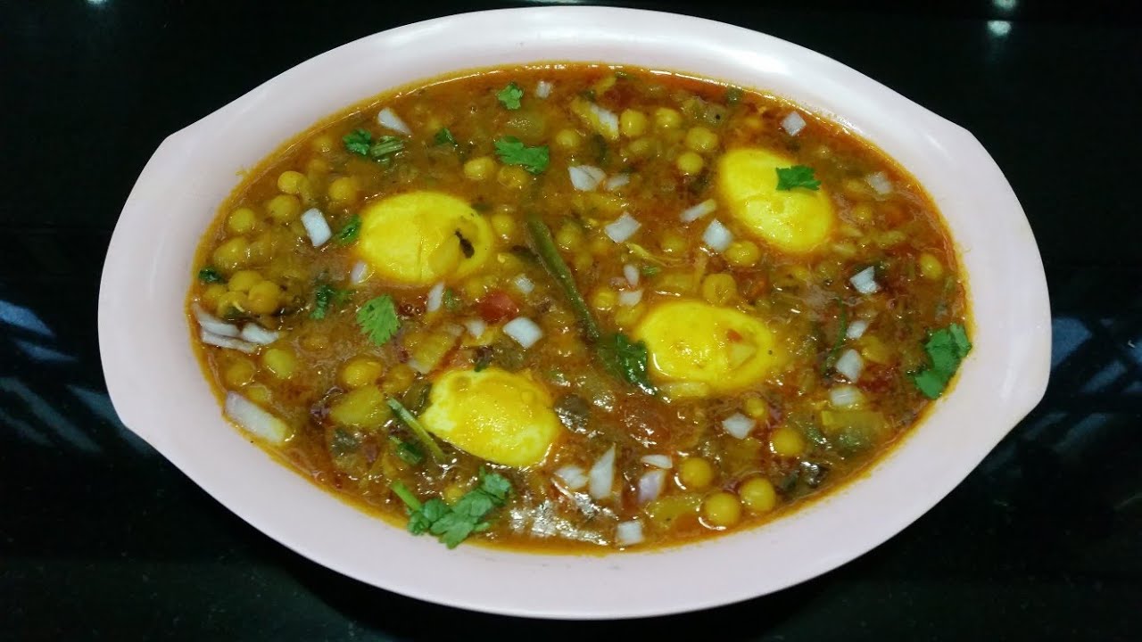Chana batana / Matar chole recipe / Bhatkally's taste / - YouTube