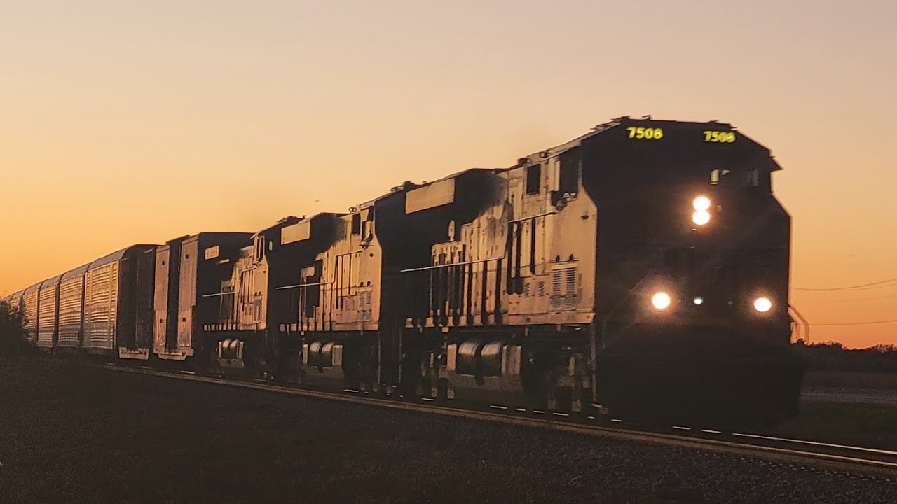 Union Pacific train 7508 leads a northbound mixed freight through hutto ...