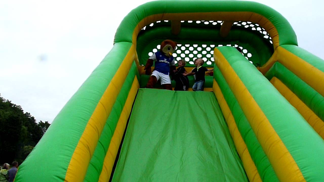 Chaddy the Owl - Oldham Athletic at Chaddy Park FC Funday 2011 - YouTube