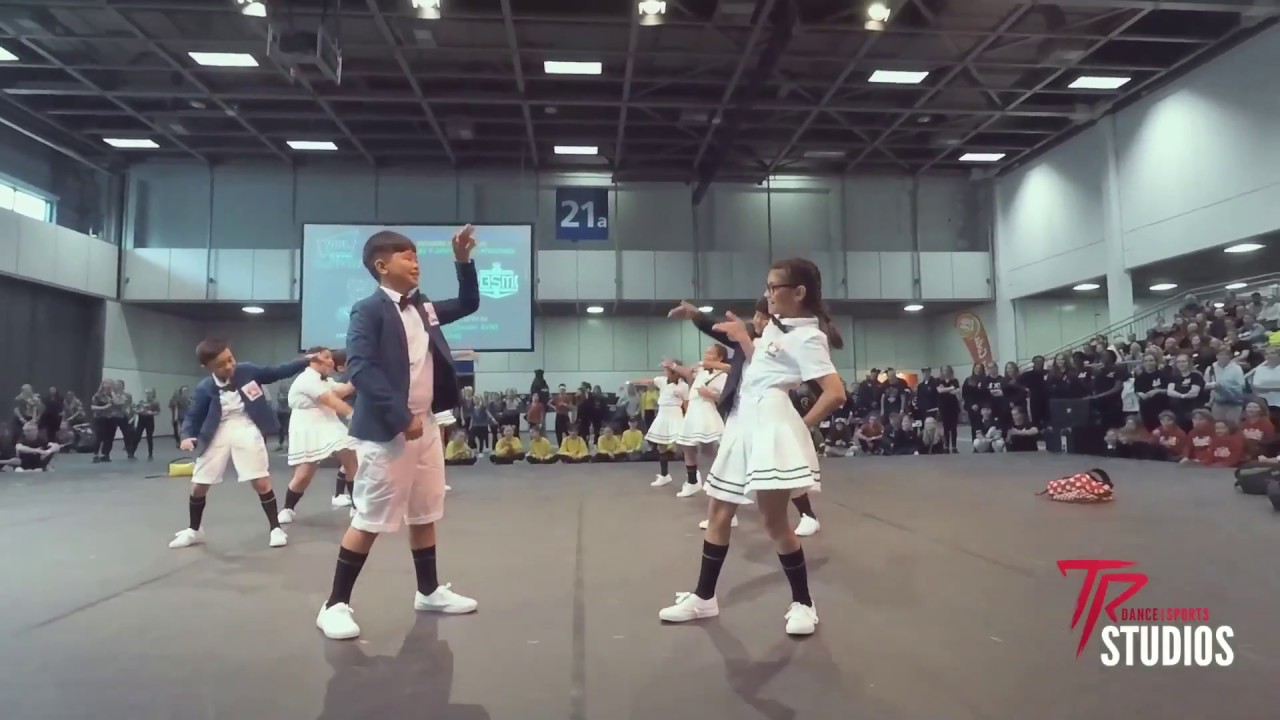 Berliner Streetdance Meisterschaft 2018 / Flipsquad by TR Studios - YouTube