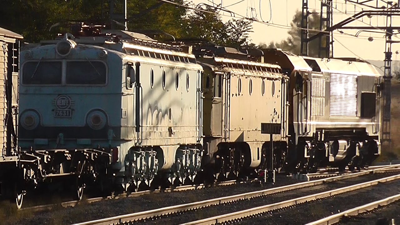 Renfe - 319.318 con tren turistico El Caspolino en Espinosa de Henares ...