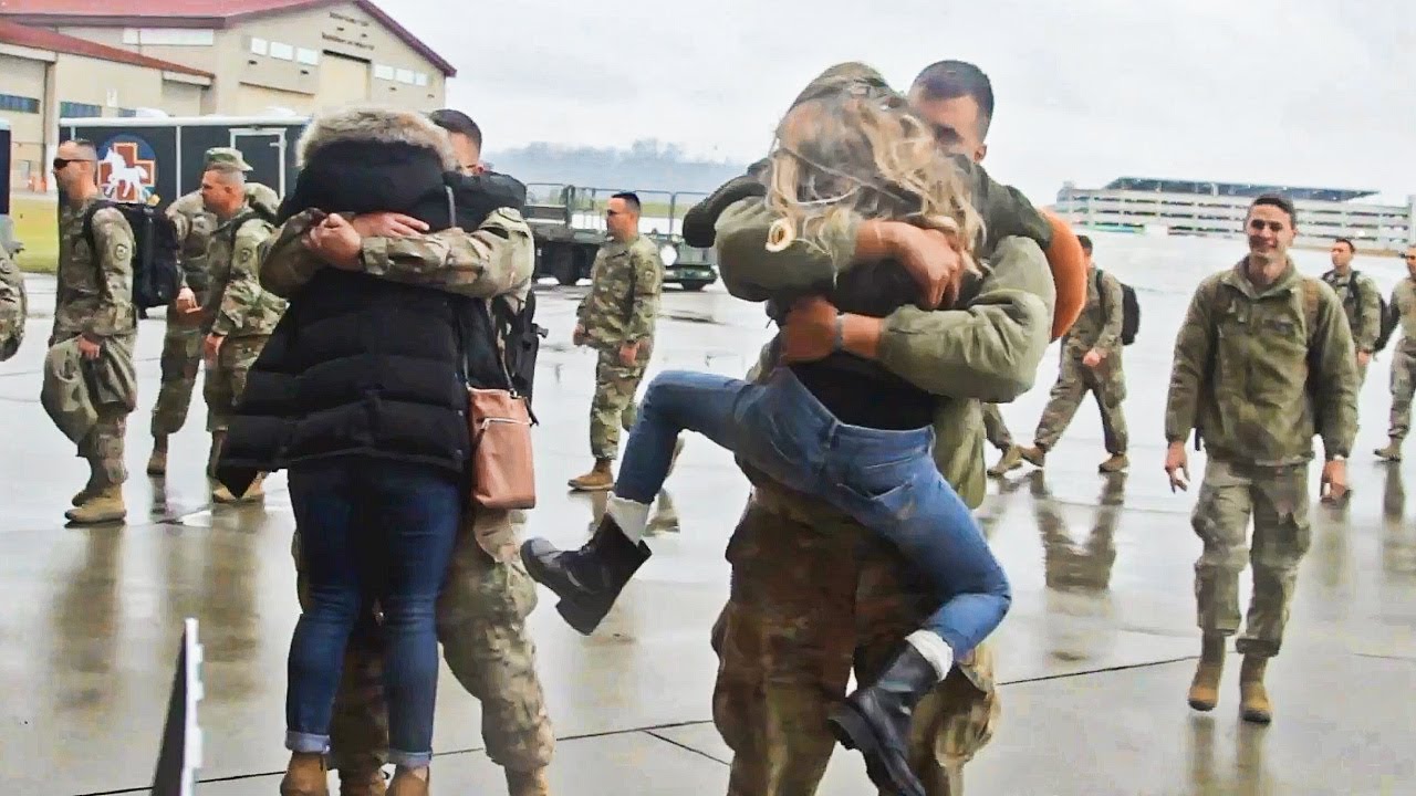 Soldiers Coming Home After a 9 Month Deployment to the Middle East ...