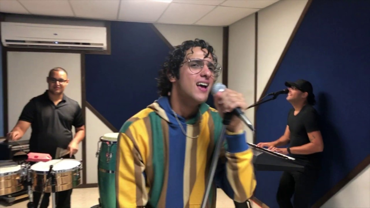 Tributo a Héctor Lavoe - Tony Toyán "El Que Te Pone A Bailar" - YouTube