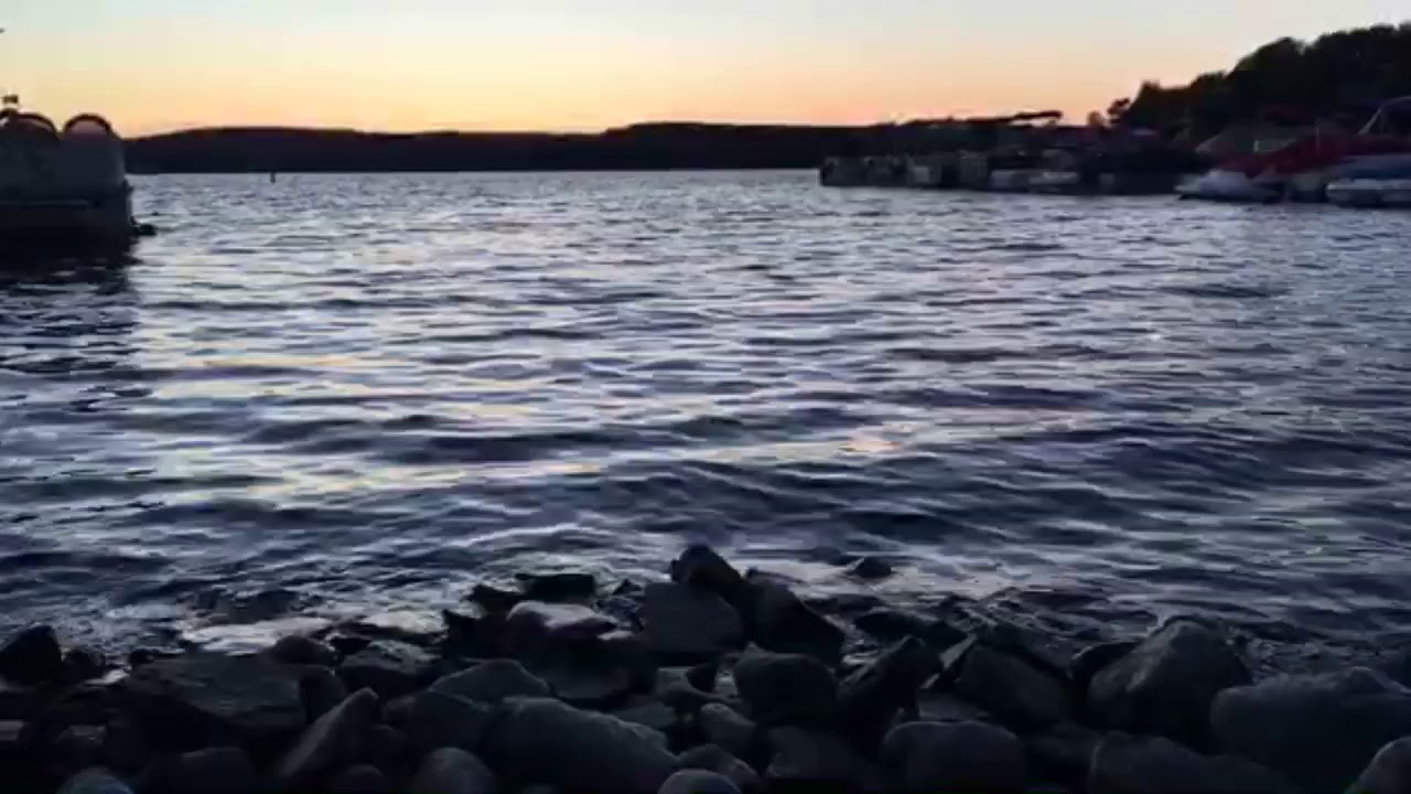 Waves at Lake Wally - YouTube