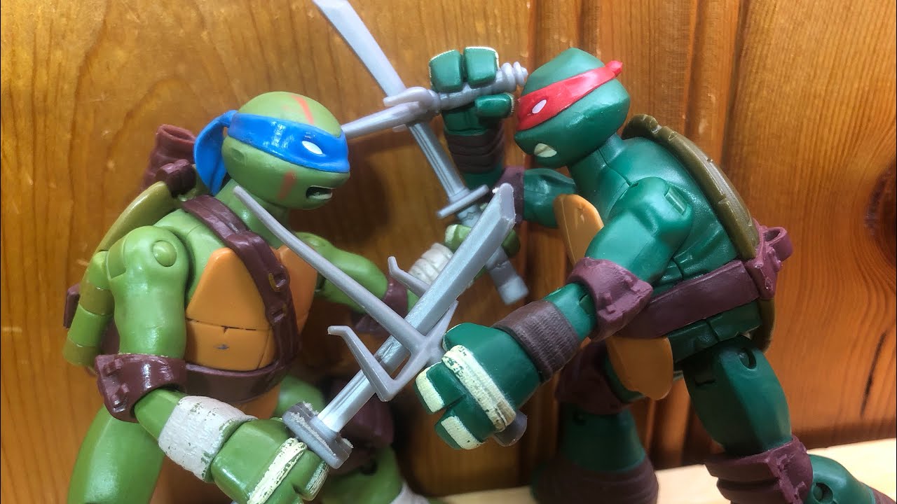 Raphael vs Leonardo scene recreation Tmnt 2007 stop motion - YouTube