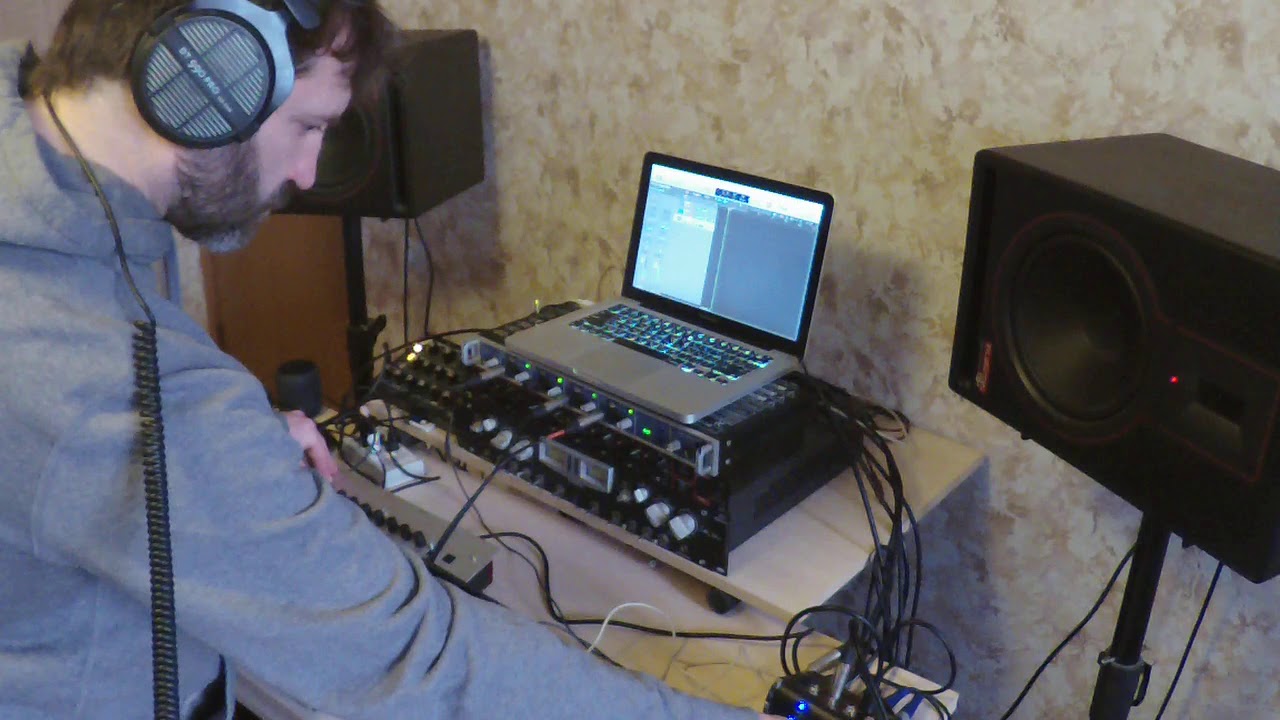 Korg Minilogue,Moog Minitaur,Korg gadget demo song - YouTube