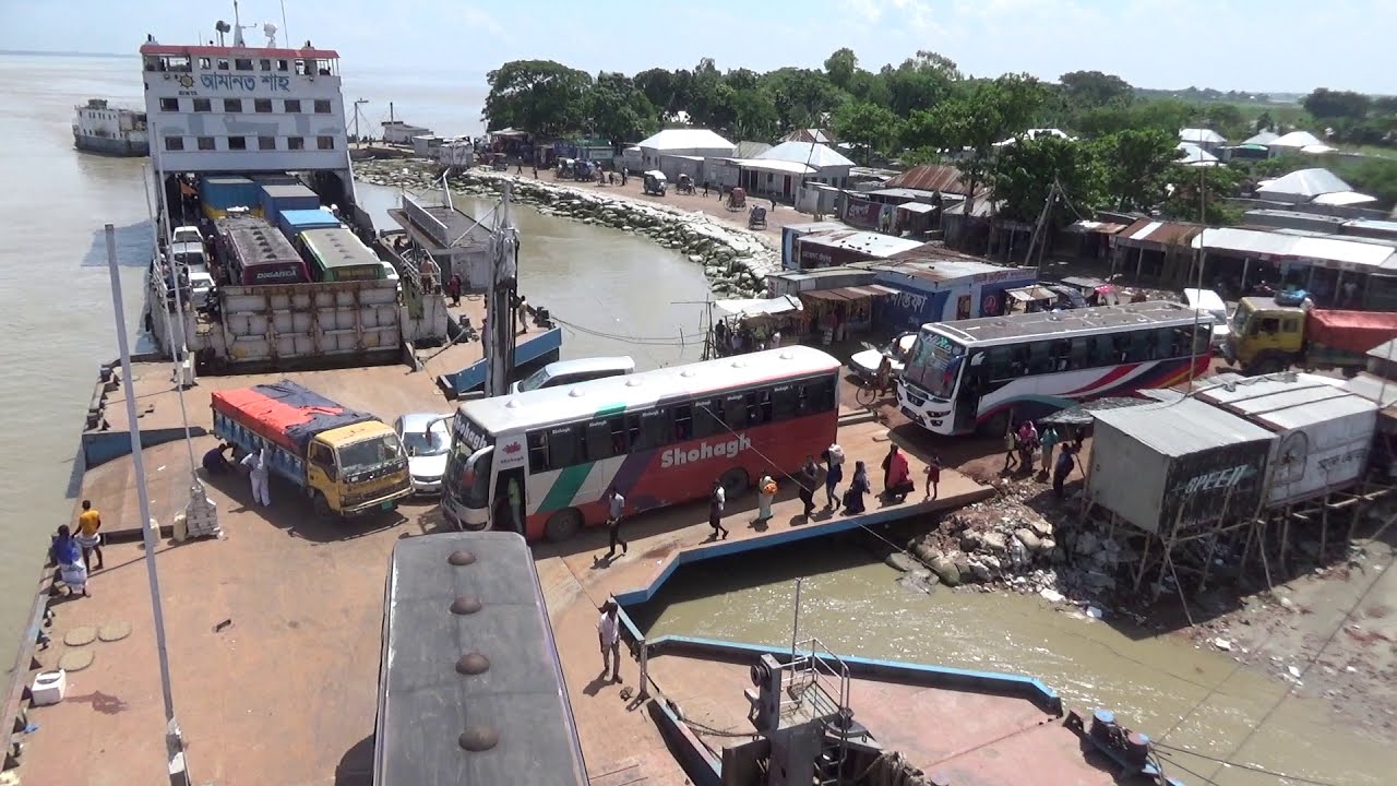 Ferry ghat load unloading transport | Vehicles trapping in Daulatdia ...