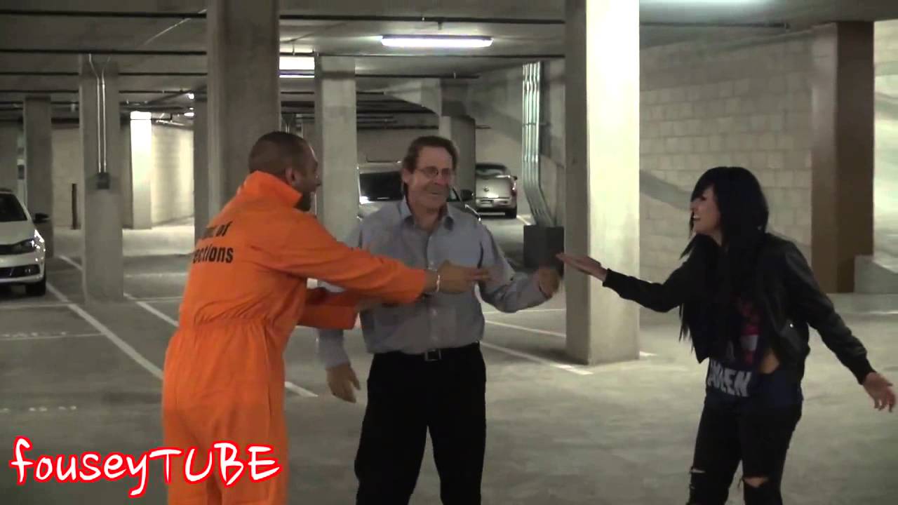 ESCAPED PRISONER PRANK! - Pranks 2014 - Public Prank 2014 - Pranks on ...