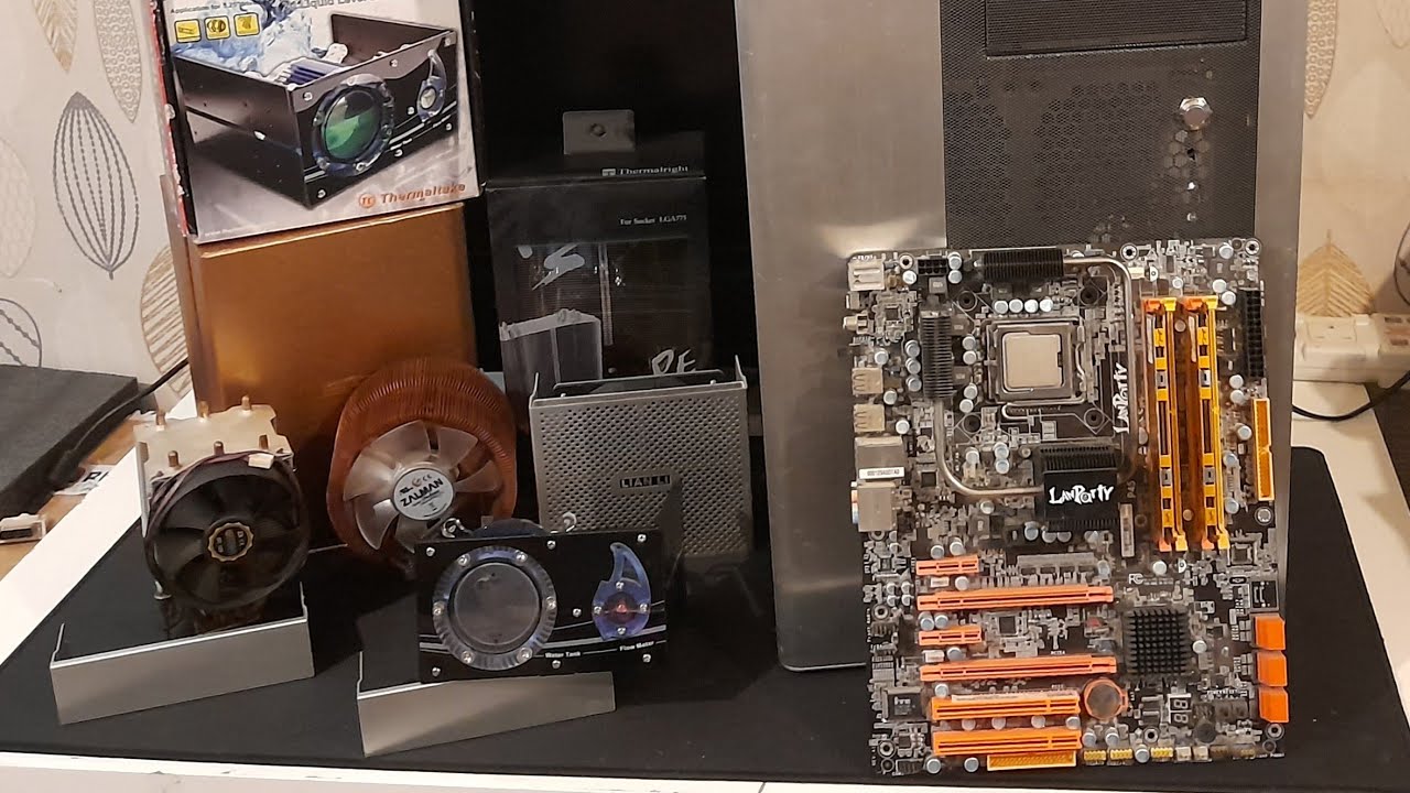 Unboxing A HUGE PC case and more - YouTube