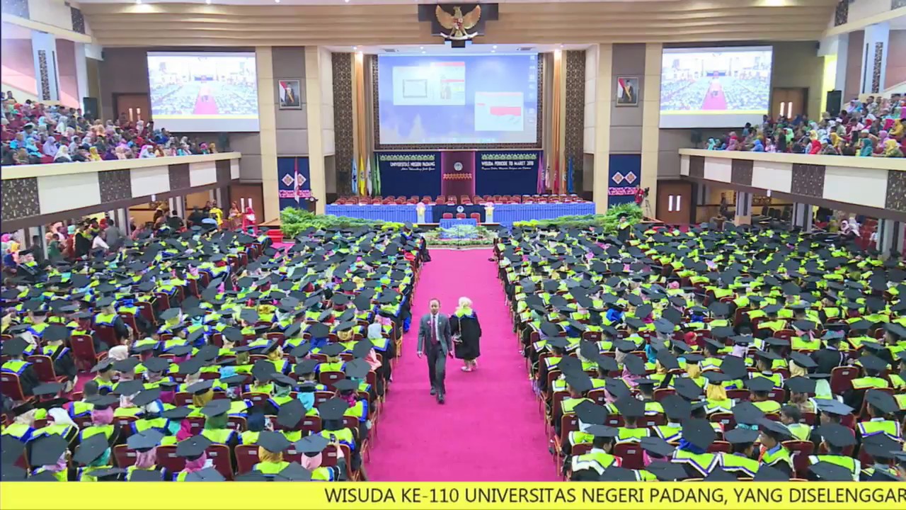 Wisuda ke-110 Universitas Negeri Padang, 18 Maret 2018 di Auditorium ...