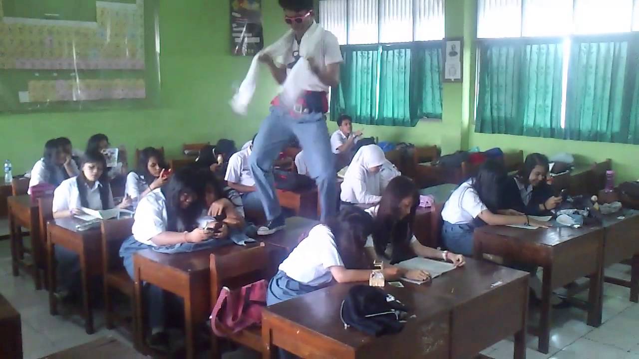 Crazy Senior High School Harlem Shake [BEST ONE] - YouTube