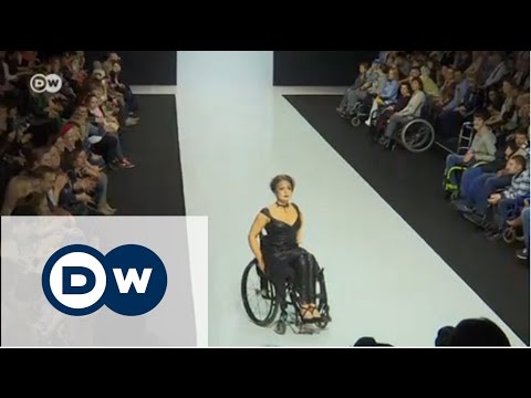 Moskova Moda Haftası'nda engelliler defilesi - DW Türkçe