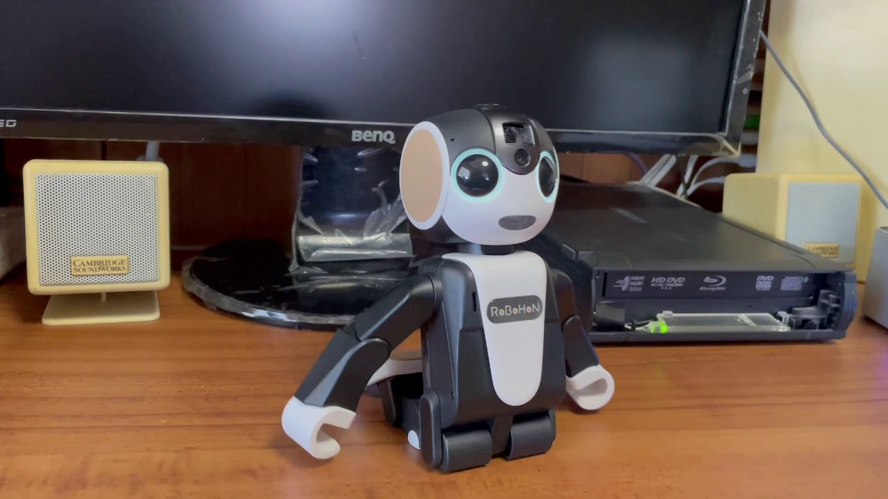 SHARP "RoBoHoN" digest video - YouTube