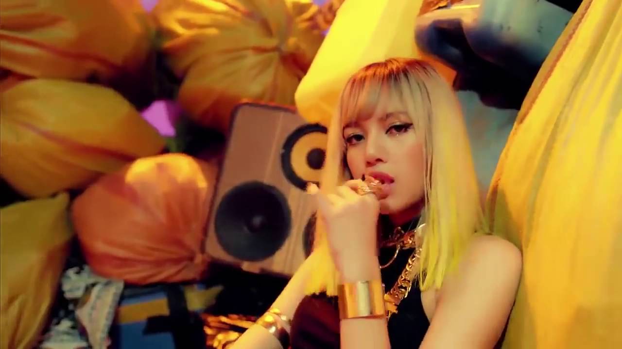 BLACKPINK - '붐바야'(BOOMBAYAH) M/V - YouTube