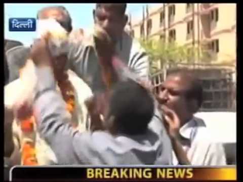 Kejriwal ko thappad - YouTube