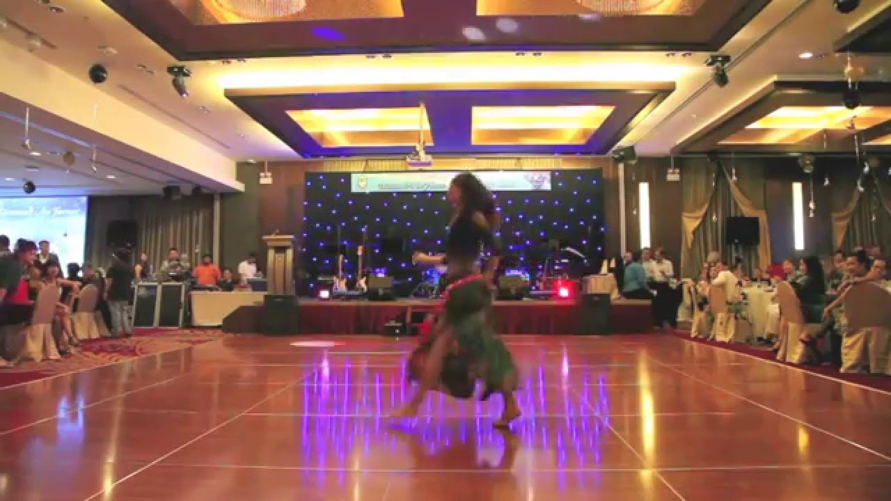 Miki Bellydance: Balady performance at count down party - YouTube