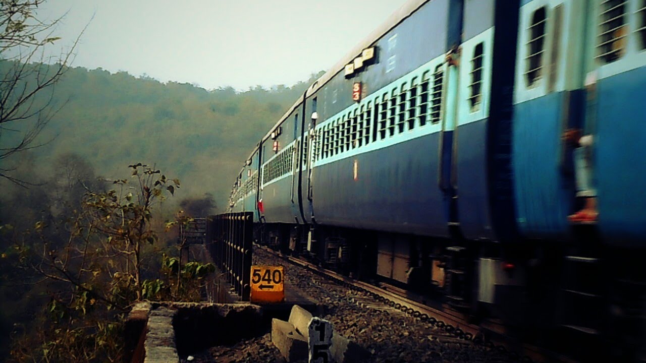 MANGALA LAKSHADWEEP SF EXPRESS OVER ASURDE BRIDGE , CHIPLUN | KONKAN ...