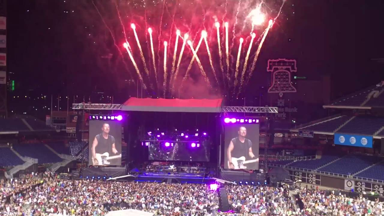 Bruce Springsteen - Bobby Jean/fireworks finale - YouTube