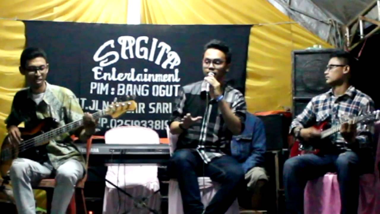 Adera - Lebih Indah (Ghifarr w/ 'Veranda' Band) - YouTube