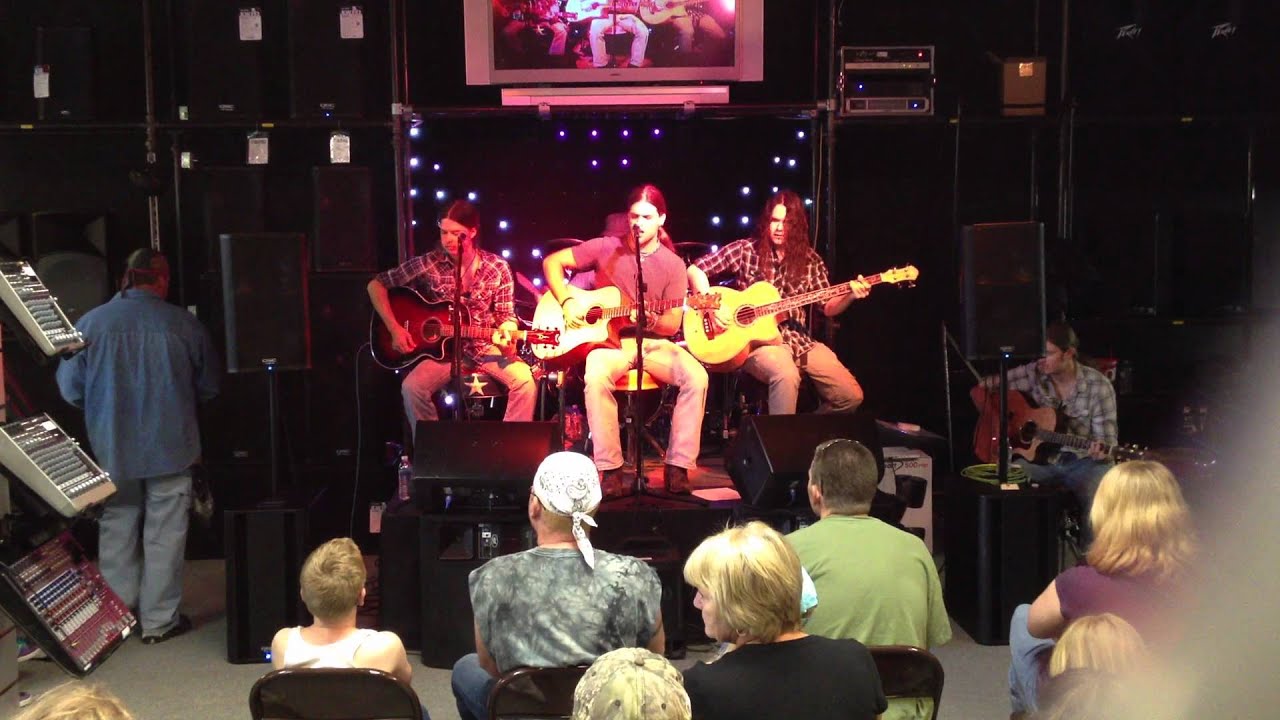 Nigel Dupree Performing " THE CHOOSER " Acoustic @ Big Dudes - YouTube