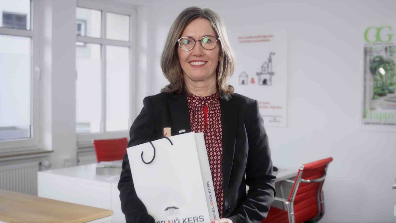 Nicole Schmidt: Unsere Immobilienberaterin in Mayen! - YouTube