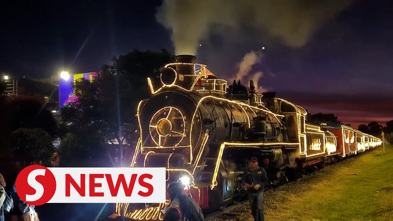 Christmas steam train lights up Colombia's capital - YouTube