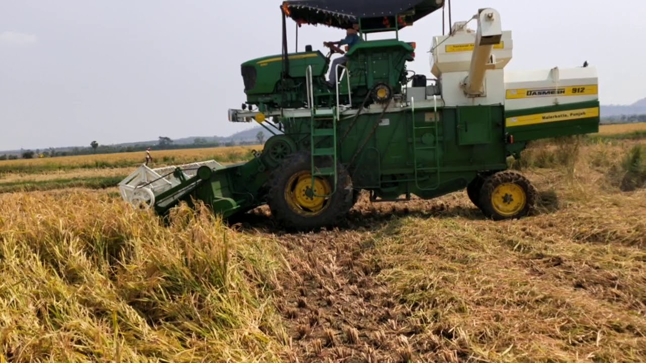 drive like pro dashmesh + johndeere harvester - YouTube