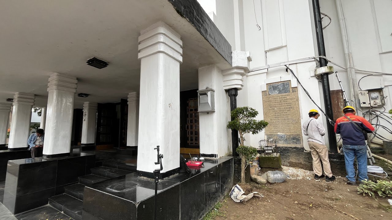 Detik detik ditemukannya prasasti kantor ledeng palembang - YouTube