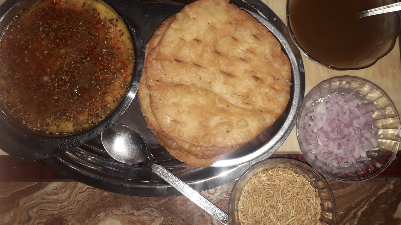 Traditional # Sindhi Breakfast # Dal Pakwan # Tasty# yammy - YouTube