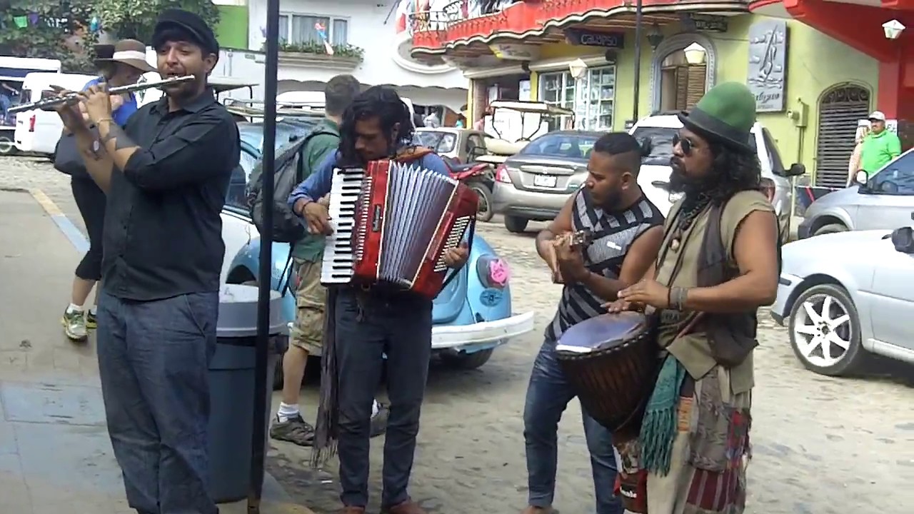 Tarantella Napoletana street performance Sayulita 2017 - YouTube