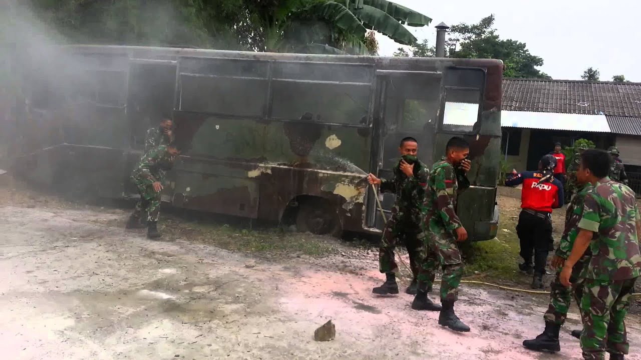 Kesiapsiagaan Bencana Kebakaran Brigif Linud 17 - YouTube