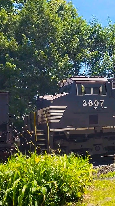 Mid-DPU helpers 3607 and 1086 NS Locomotives - YouTube