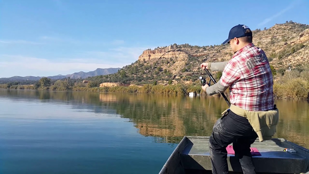 2m+ Catfish Spinning On River Ebro - Silicon Lure - Som - Silure - Wels ...