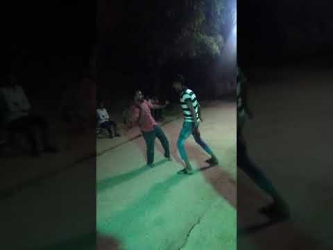 Munda gora rang dekh ke dibana ho gaya dance
