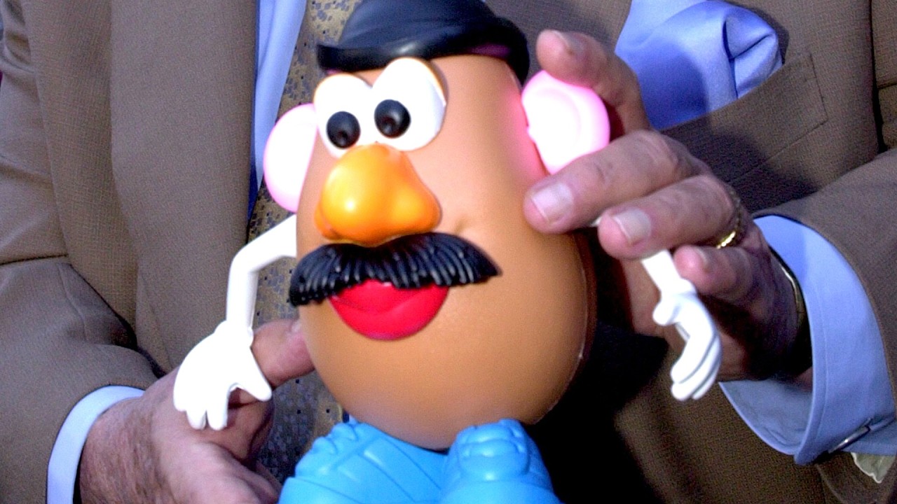 The Biggest Christmas Toy Crazes Of All Time - YouTube