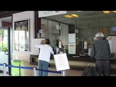 dialogue à la gare - YouTube