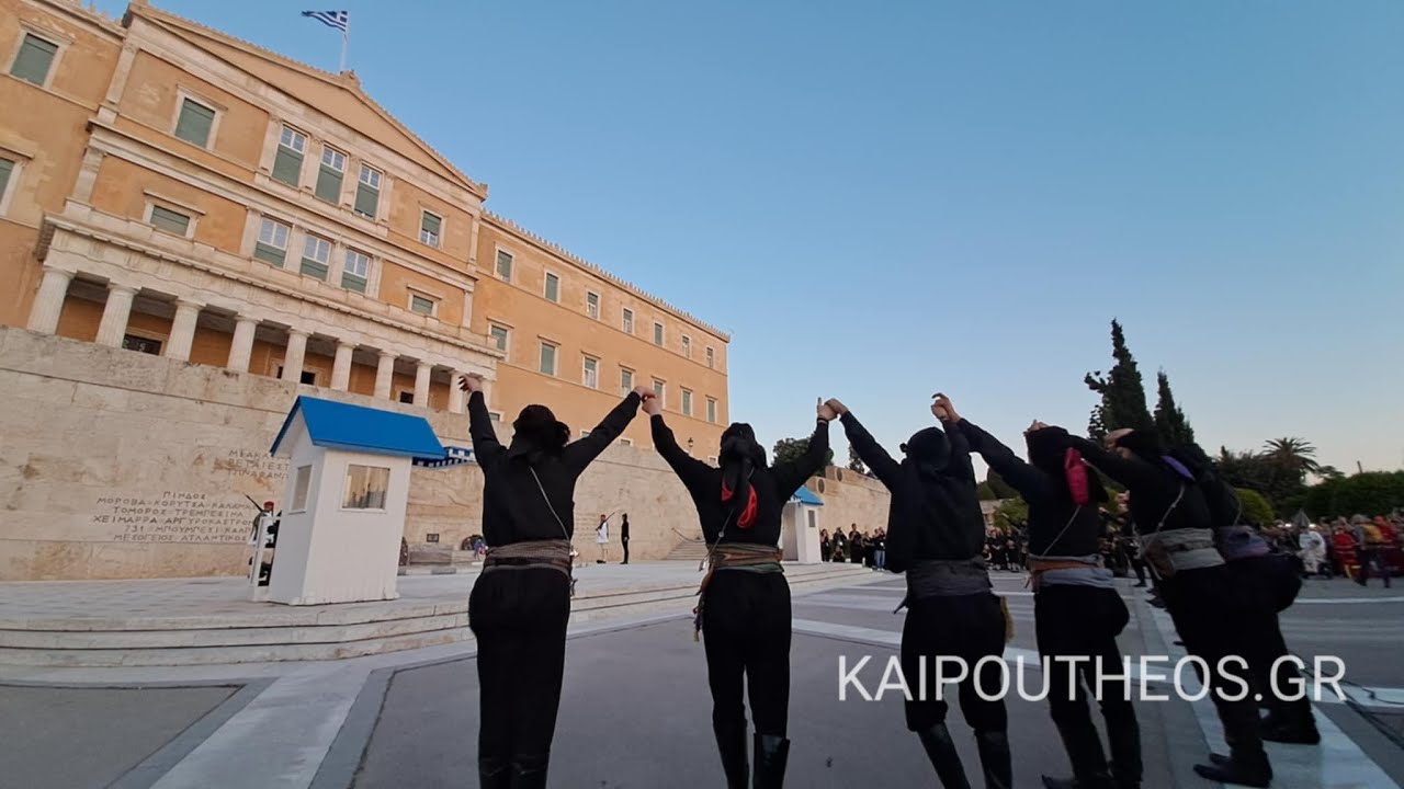 ΧΟΡΕΨΑΝ ΤΟΝ ΠΥΡΡΙΧΙΟ ΣΤΟ ΣΥΝΤΑΓΜΑ ΟΙ ΠΟΝΤΙΟΙ ΜΕ ΠΑΡΑΔΟΣΙΑΚΕΣ ΣΤΟΛΕΣ ...