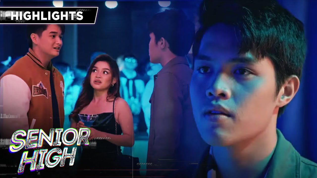 Archie notices Roxy at the bar | Senior High (w/ English Subs) - YouTube