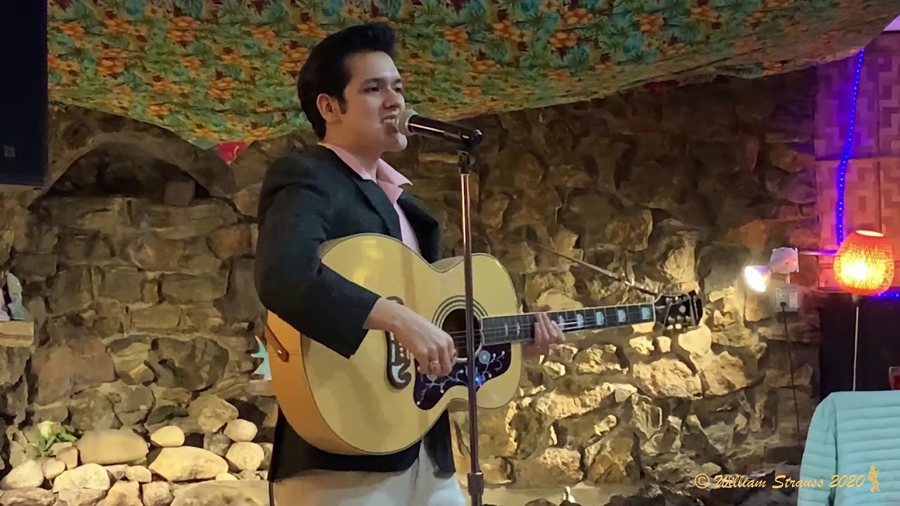 Hugo Colin - "Heartbreak Hotel" - YouTube